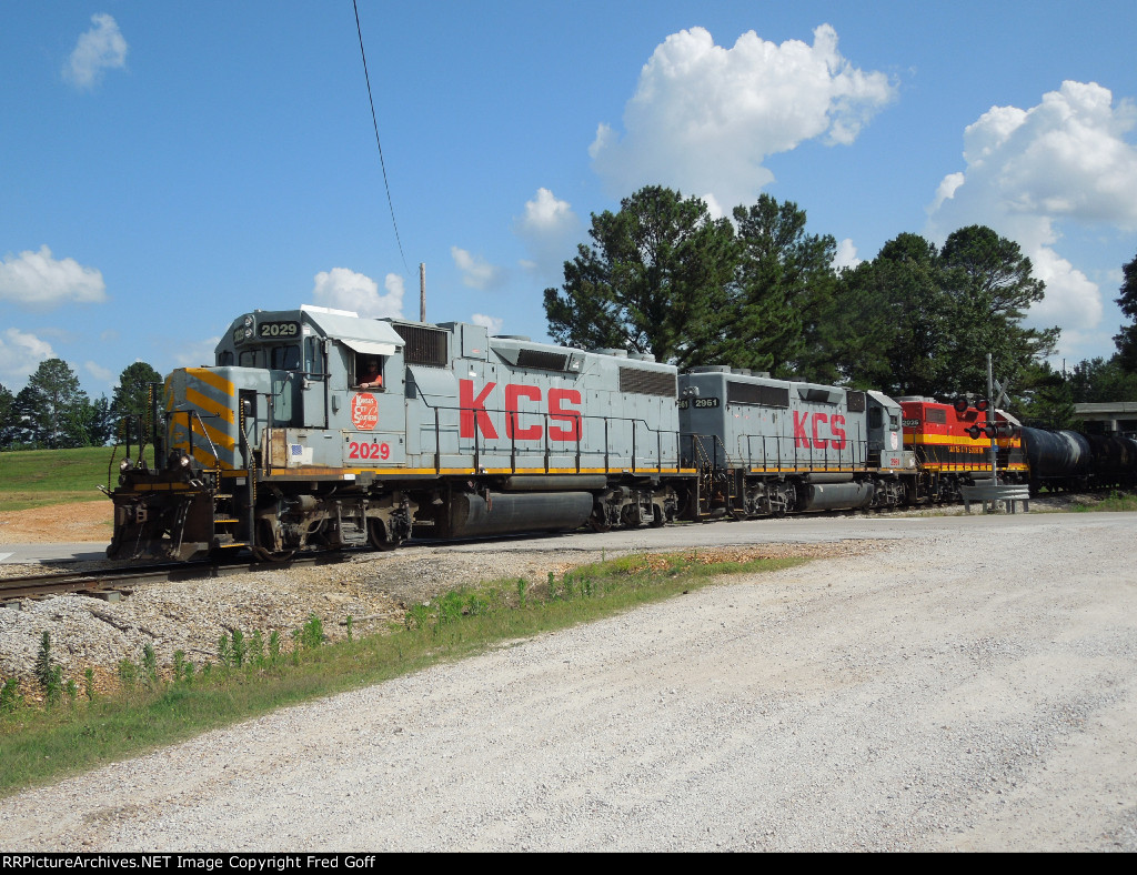 KCS 2029 Northbound at Loveless Road